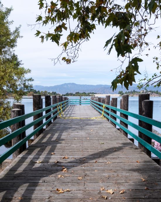 Bonelli Park Loop: Safe Stroll, Lake Views, & Playgrounds