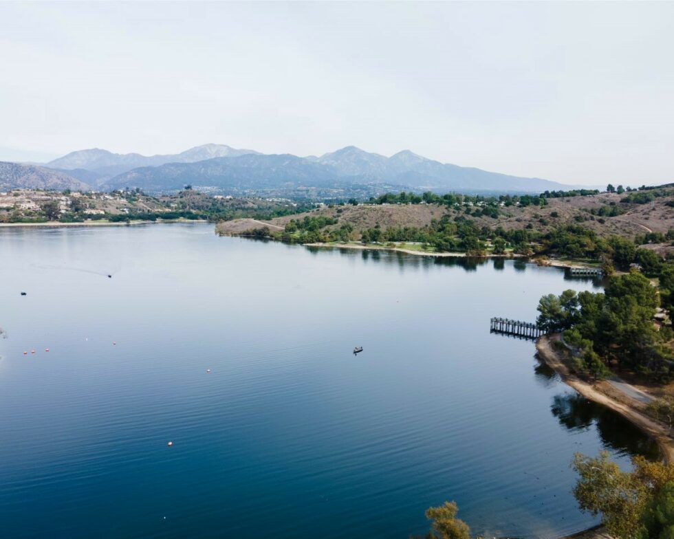 Bonelli Park Loop: Safe Stroll, Lake Views, & Playgrounds