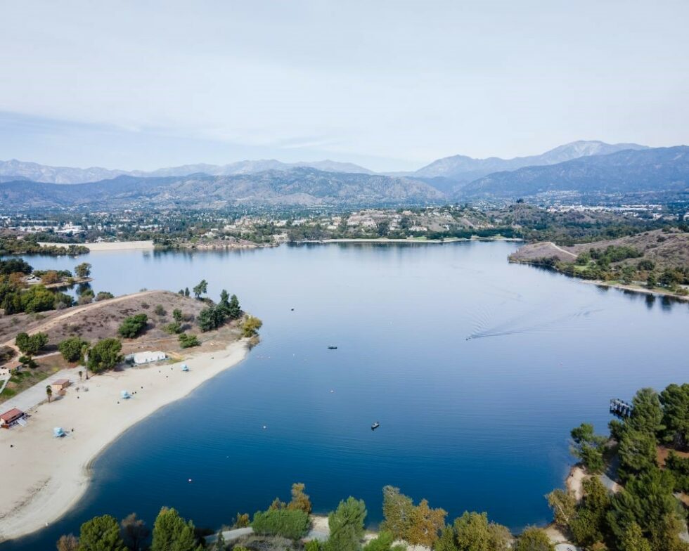 Bonelli Park Loop: Safe Stroll, Lake Views, & Playgrounds